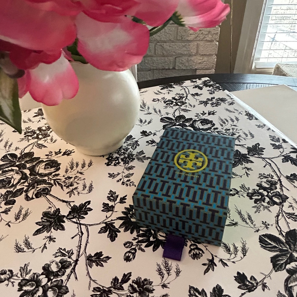 Tory Burch | Jewelry | Tory Burch Box Authentic Magnetic Closure | Poshmark